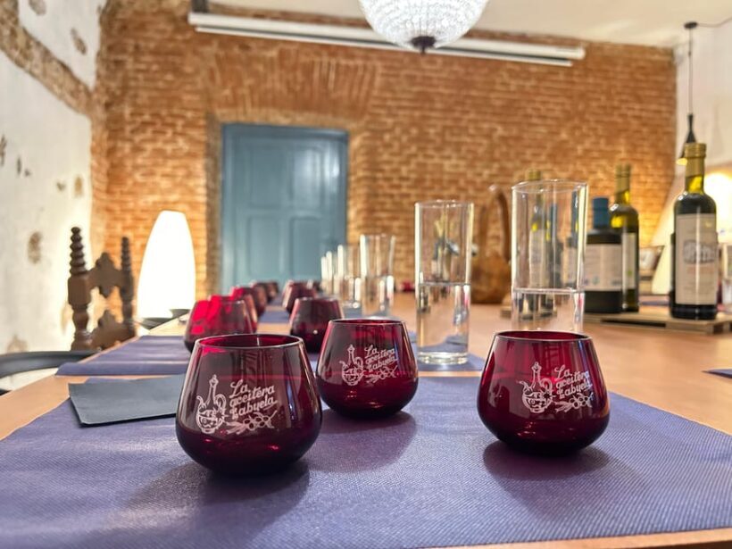 Visit to an olive oil mill and oil tasting with aperitif and food and wine pairing. - FAQs