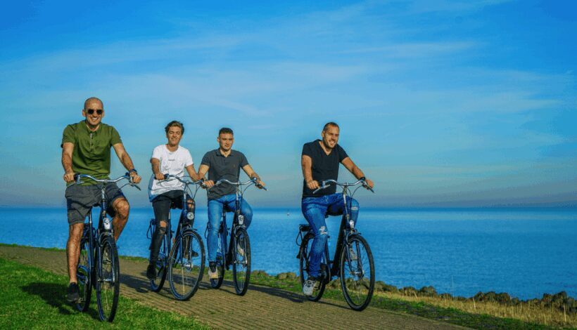 Volendam: Bike Rental including Highlights-Routes - An Authentic Dutch Bicycle Journey from Volendam