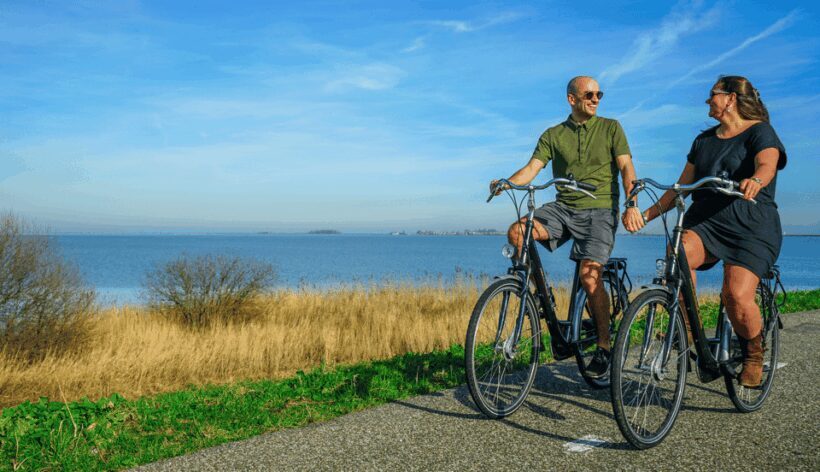 Volendam: Bike Rental including Highlights-Routes - The Sum Up