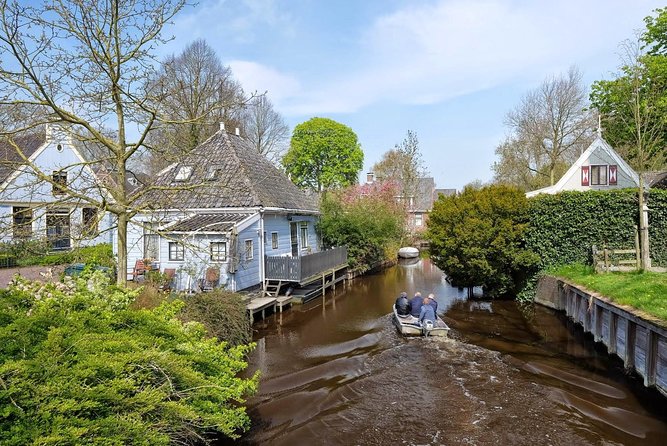 Volendam & Marken Private Tour in luxury Jaguar S Type 1/2 day - FAQs