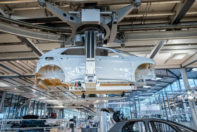 Volkswagen ID.3 "Do it yourself" Tour - An Inside Look at Dresden’s Transparent Factory