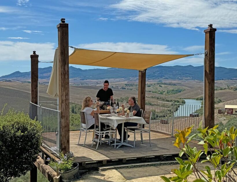 Volterra: Wine Tasting with Lunch or Dinner in Tuscany - The Setting and Atmosphere