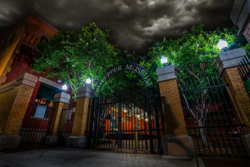 Waco Ghost Tour: Wild Whispers of the Wicked - An Overview of the Waco Ghost Tour Experience