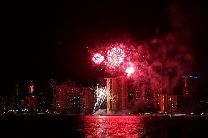 Waikiki Beach Catamaran Friday Night Fireworks Tour - Key Points
