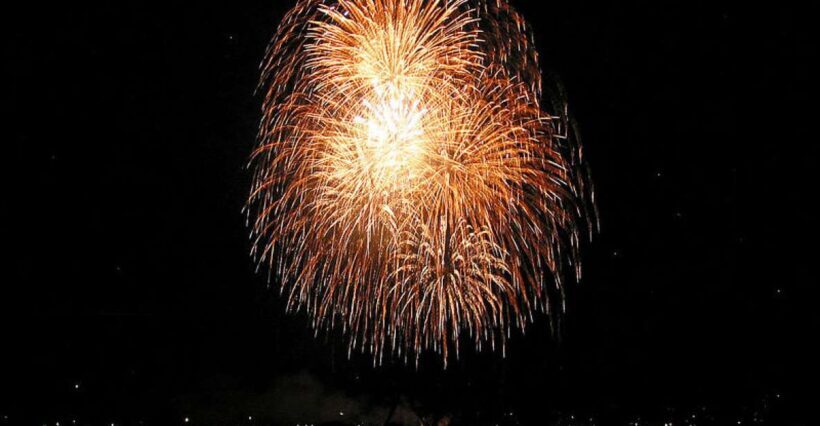 Waikiki Friday Night Fireworks Sail - A Practical Look at the Waikiki Friday Night Fireworks Sail