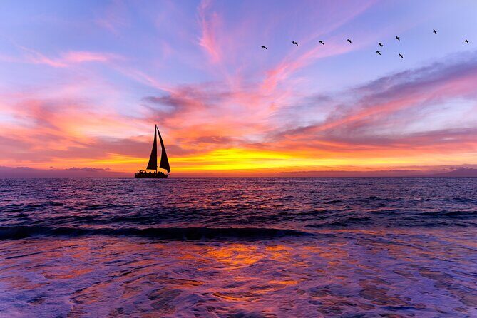 Waikiki Private Sunset Sail Romantic and Private - Key Points