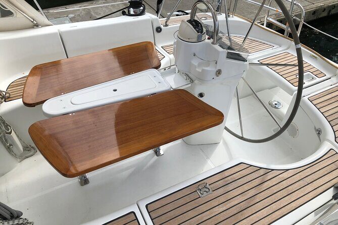 Waikiki Sail and Snorkel Adventure Best of Hawaii - FAQ