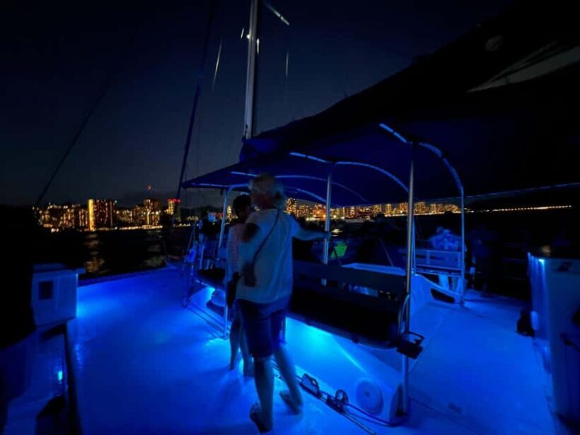 Waikiki: Sunset Swim & Sailing Experience - Key Points