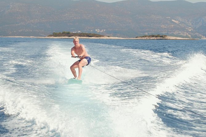 Wake boarding and Tubing private Adventure - Key Points