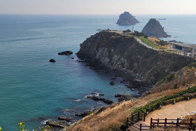 Walk along the coast from Erhutai Park to Wulu Island Park - The Sum Up