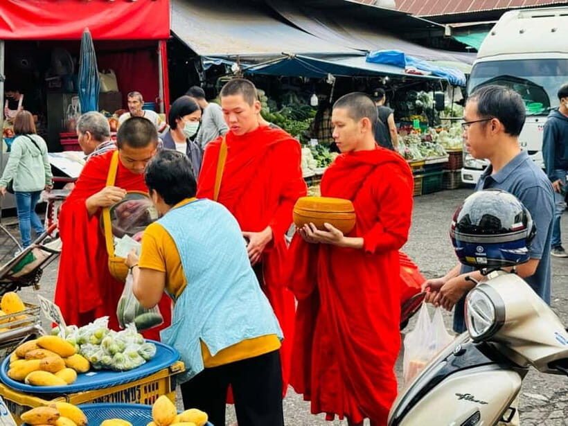 Walk With Monks Collecting Alms - An Early Morning in Chiang Mai: What to Expect