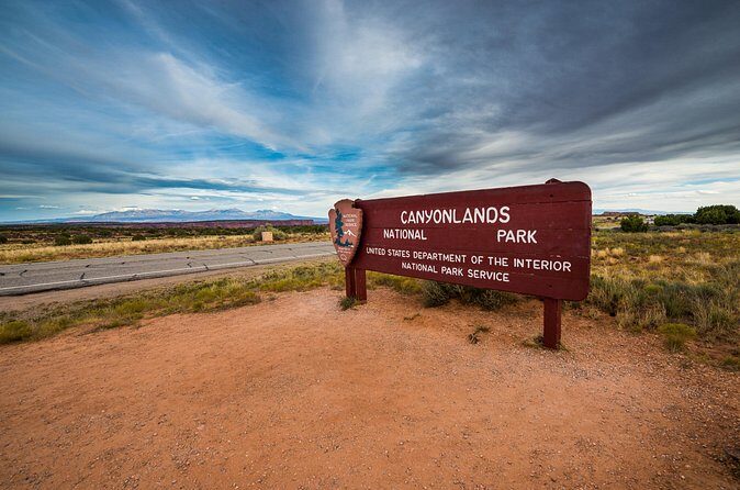 Walk With The Ancients Secluded Sunset Canyonlands Hike Adventure - Who Should Book This Experience?