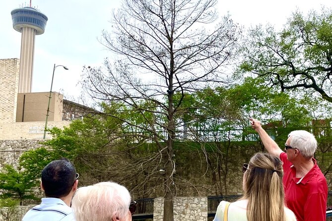 Walking Tour Along the San Antonio Riverwalk And Around Downtown - Guide Experience