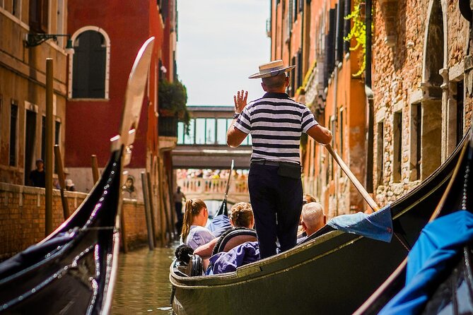 Walking Tour and Enchanting Gondola Journey in Venice - Customer Experiences and Reviews