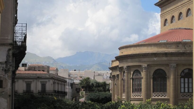 Walking Tour and typical Lunch in a private charming home - Itinerary Breakdown
