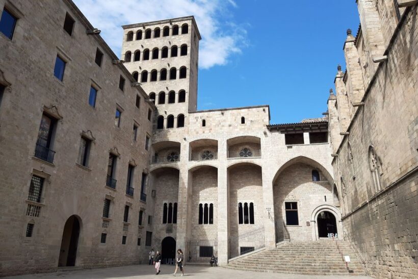 Walking Tour Gothic Quarter and Ramblas+Boat Trip - Key Points