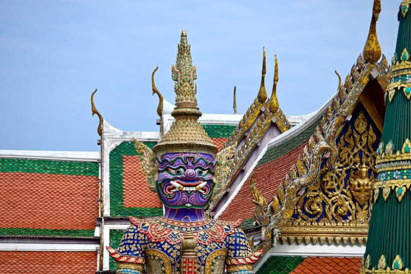 Walking tour Grand Palace, Emerald Buddha and Wat Pho - Who Should Consider This Tour?