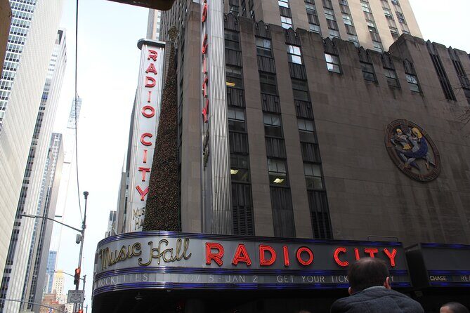 Walking Tour in 42nd Street from the East Side to the West Side - Exploring 42nd Street In Depth: More Than Just a Walk