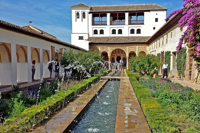Walking tour in Alhambra, Nasrid Palaces and Generalife - Practical Aspects of the Tour