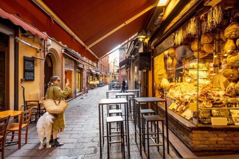 Walking Tour in Bologna with Tastings and Stories - The Sum Up