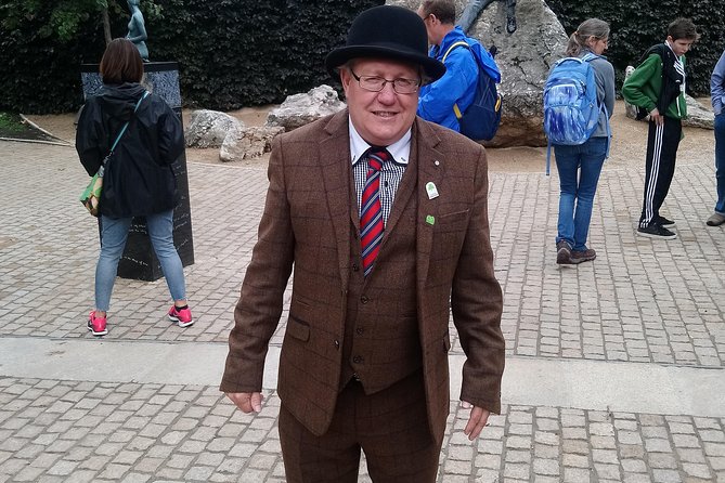 Walking Tour in Merrion Square Park With a Pint of Guinness Dublin Rogues Tour - Discovering Quirky Facts About Notable Characters