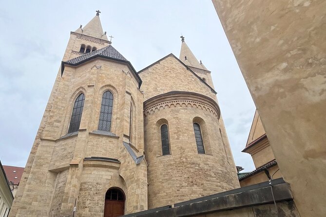 Walking Tour in Prague Castle complex by Czechoslovak Local - Key Points