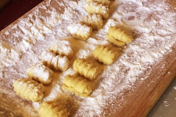 Walking Tour in the Heart of Rome and a Cooking Class in a Very Small Group - Small-Group Experience