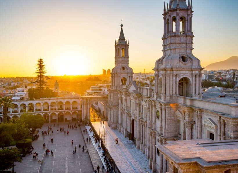 Walking tour in the Historic Center of Arequipa - Exploring San Lazaro Neighborhood
