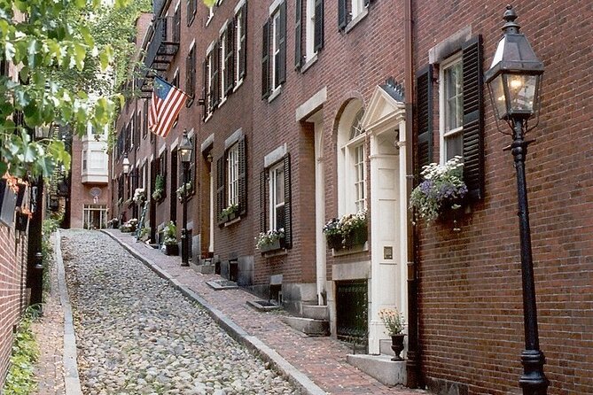 Walking Tour of Bostons Freedom Trail - Key Historical Sites