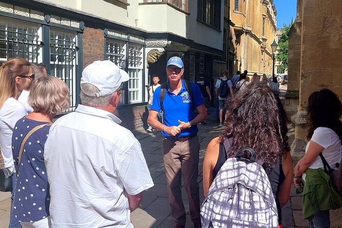 Walking Tour of Oxford UK: Small Group With a Local Guide - Group Size and Experience