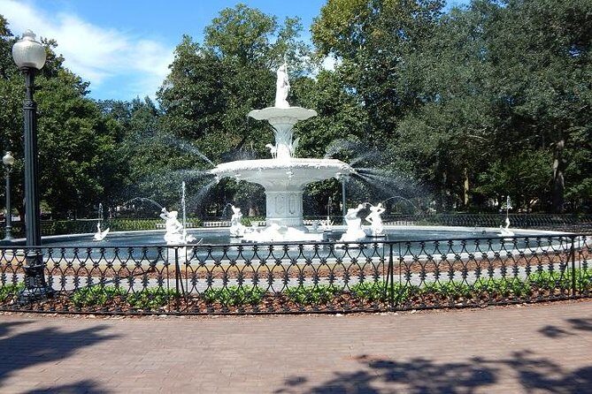 Walking Tour of Savannah's Historic District - Chippewa Square and Savannah’s Founding
