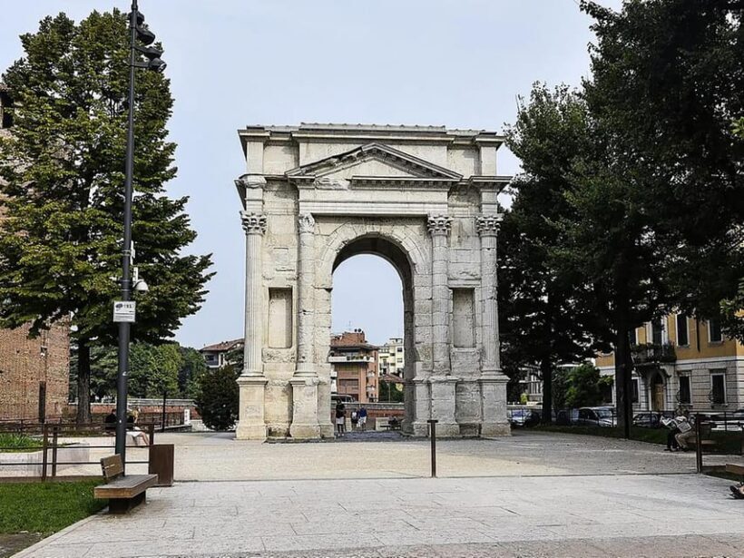 Walking Tour of Veronas Best: Arena and Historic Sights - Key Points