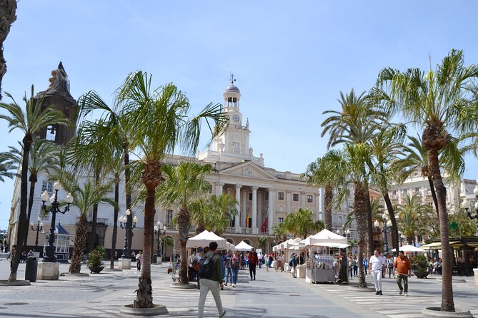 Walking Tour Through Cádiz: Stories From the Hand of a Local Guide - Meet Your Local Guides