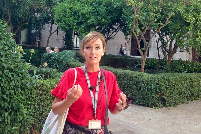 Walking Tour Through the Old Town With a Dutch-Speaking City Guide - Booking Your Spot