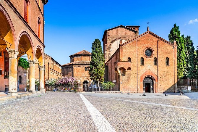 Walking tour unveiling Bologna - The Experience and the Guides