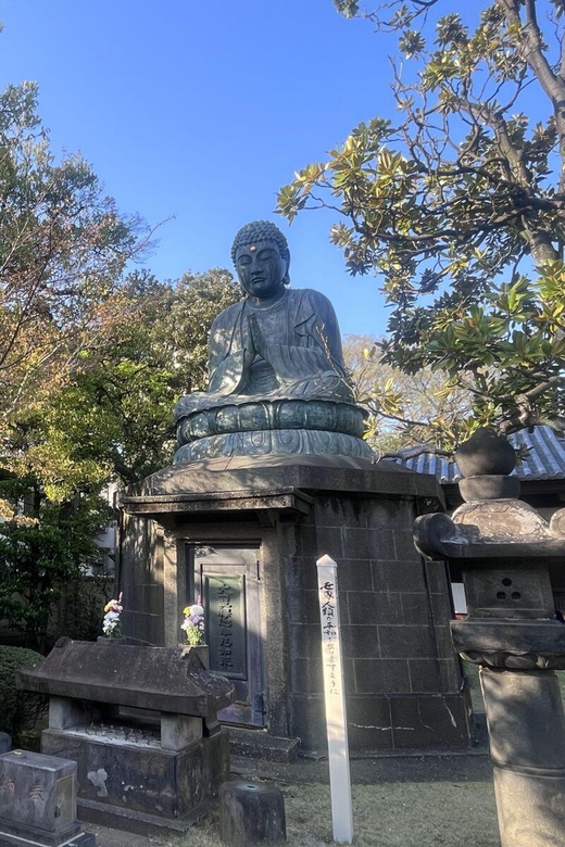 Walking Tour: Yanaka,Nezu& Sendagi: Tea Ceremony & Old Tokyo - Exploring Yanaka Cemetery