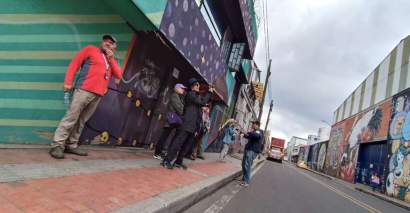 Walls of Wonder: Immersive Journey through Distrito Graffiti - Key Points