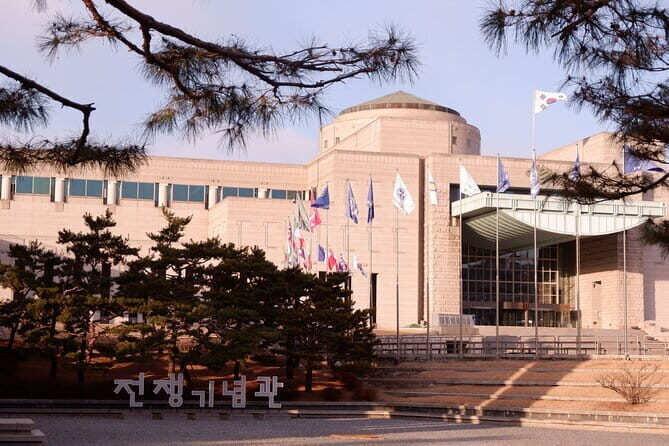 War Memorial, Jogyesa Temple & Tapgol Park Tour in Seoul - The Practical Side: What to Expect