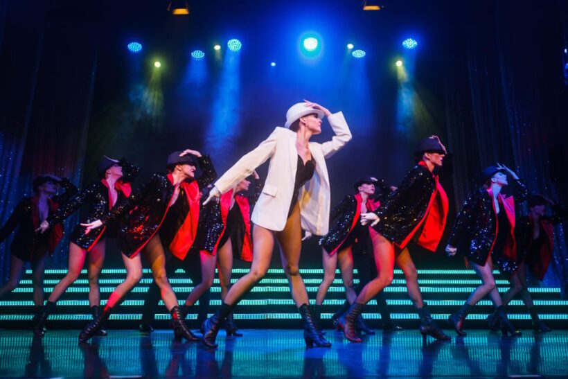 Warsaw: Dinner Show at Sabat Theatre - Dining Experience