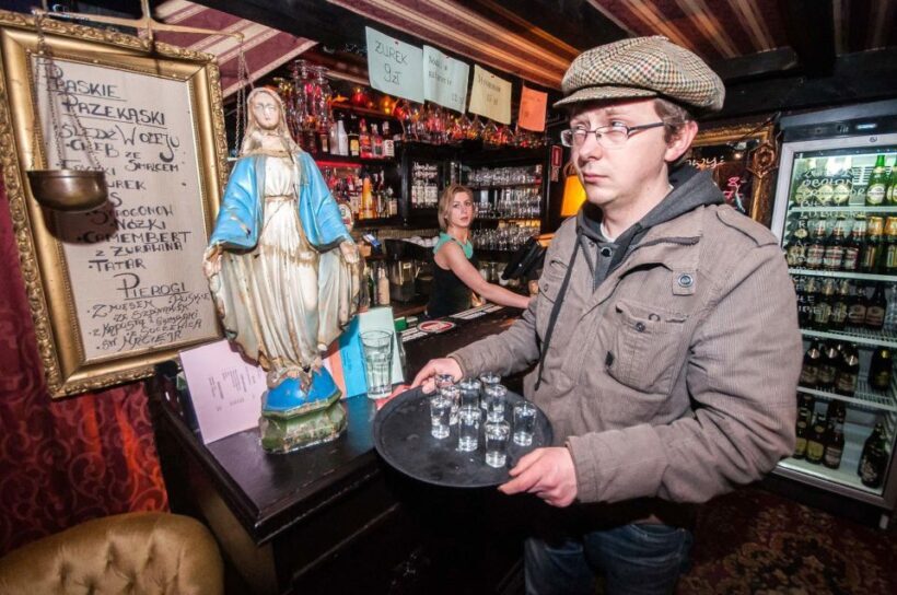 Warsaw: Evening History and Pubs Tour by Retro Minibus - An Authentic Night Out in Warsaw