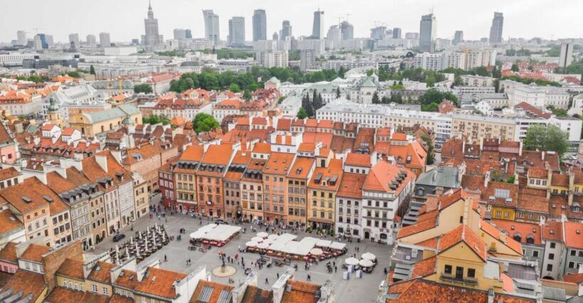 Warsaw: Express Walk with a Local in 60 minutes - Key Points