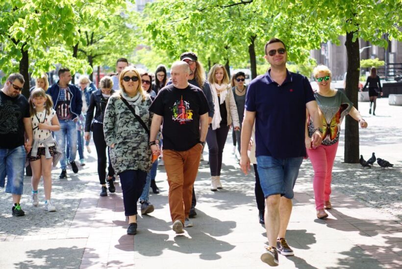 Warsaw: Highlights Guided Retro Bus Tour - Returning to the Palace of Culture and Science
