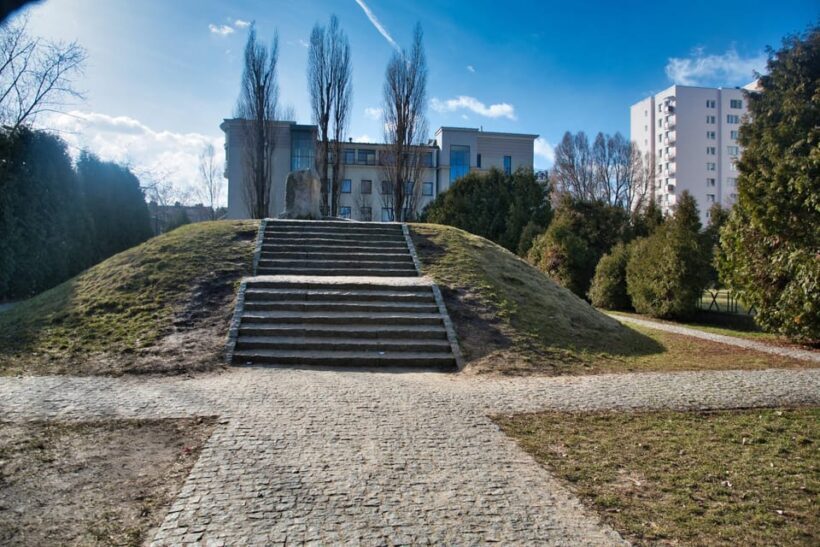 Warsaw: Jewish Heritage & Holocaust Walking Tour - A Deep Dive into the Warsaw Jewish & Holocaust Tour