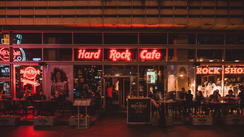 Warsaw: Lunch or dinner at Hard Rock Cafe with Skip-the-Line - Value and Practicality