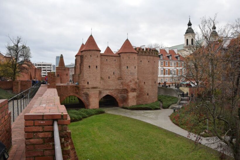 Warsaw: Old Town Guided Walking Tour - Key Points