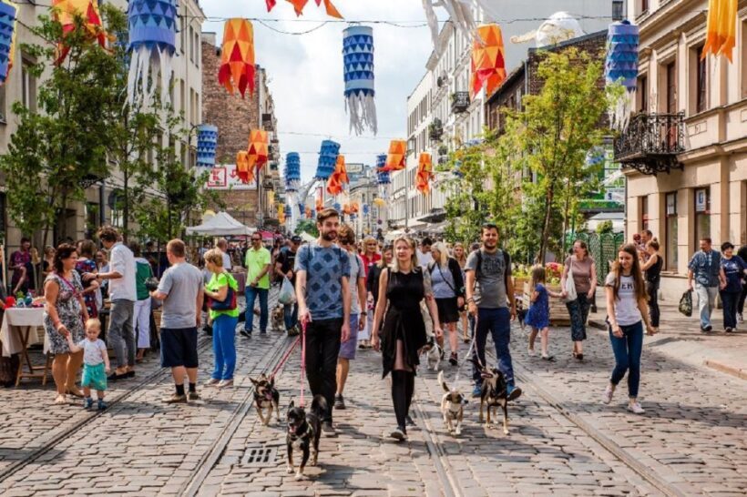 Warsaw: Praga District Tour with Vodka Museum and Tasting - The Value of This Tour for Travelers