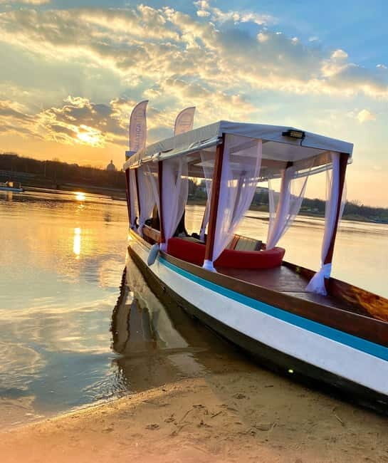 Warsaw: Romantic Cruise with ProseccoBirthdays & Proposals - Key Points