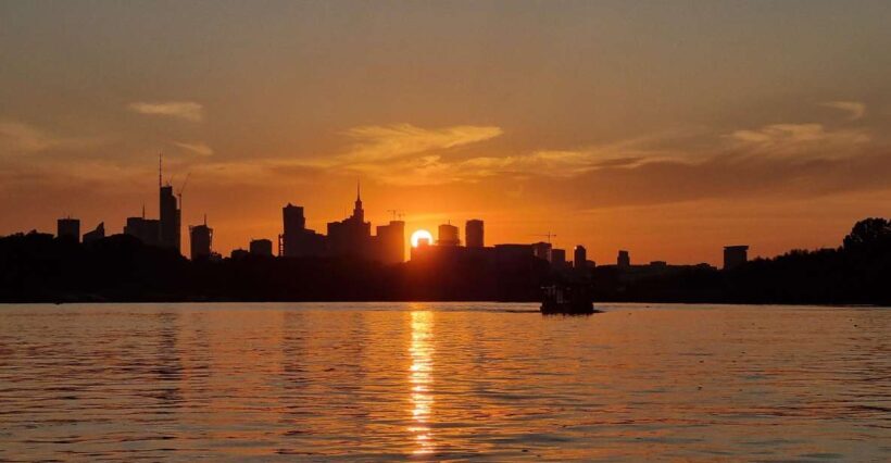 Warsaw: Vistula River Sunset Cruise with Welcome Drink - The Experience on Board