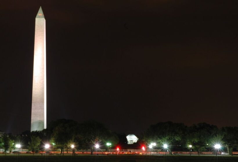 Washington, DC: Holiday Lights Nighttime Bus Tour - An Overview of the Tour Experience