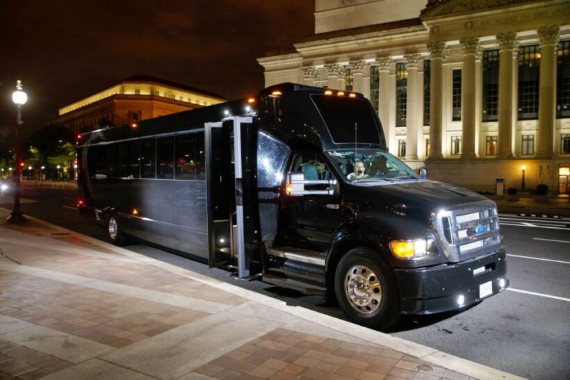 Washington, DC: Holiday Lights Nighttime Bus Tour - Authenticity and Experience